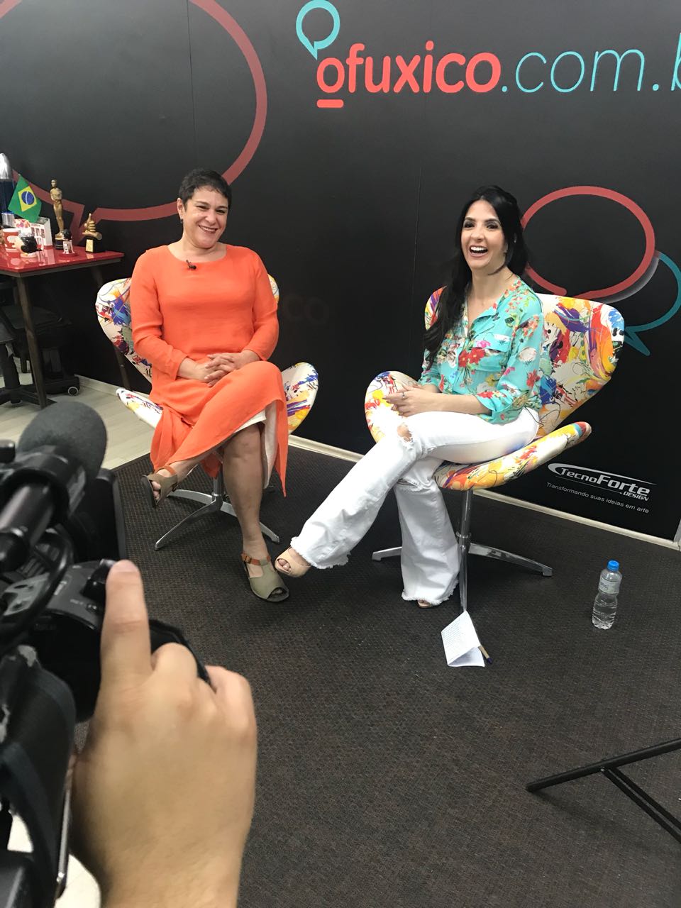 Conhecendo a redação do site “O Fuxico” - TV Gazeta - Você por perto ...