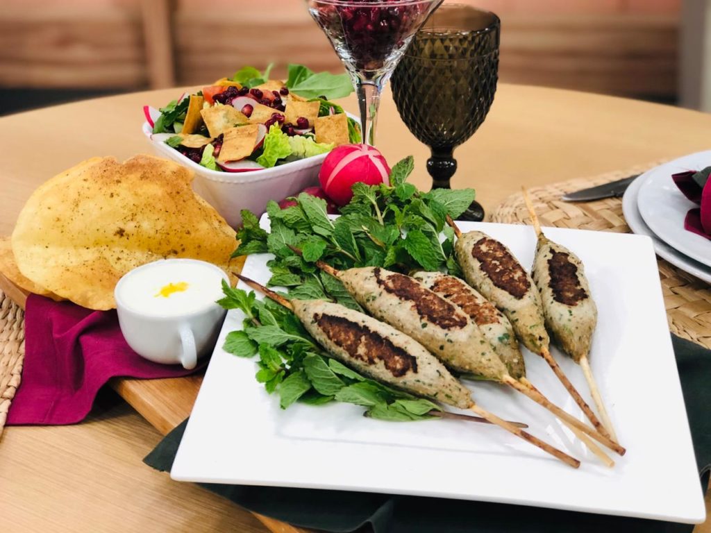 Kafta de Frango com molho iogurte e Salada Fatuche - TV Gazeta - Você ...