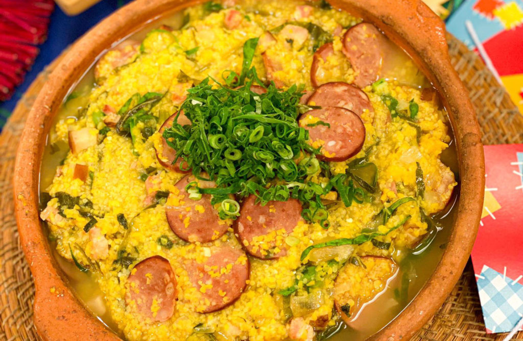 Vaca atolada com canjiquinha mineira - TV Gazeta