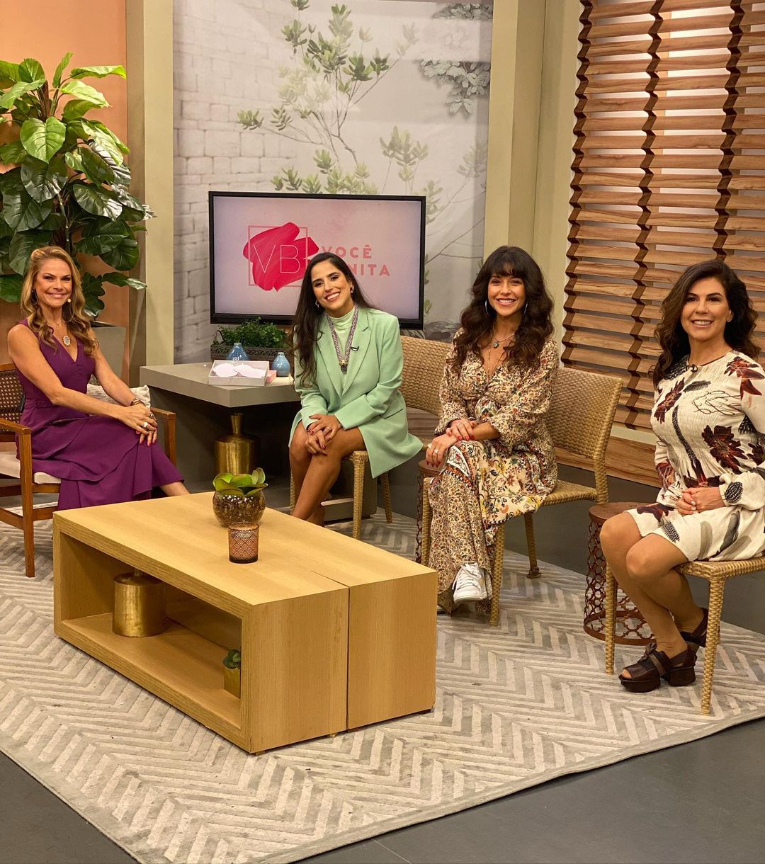 Bate-papo com as atrizes Camilla Camargo, Priscila Sol e Angela Dippe ...