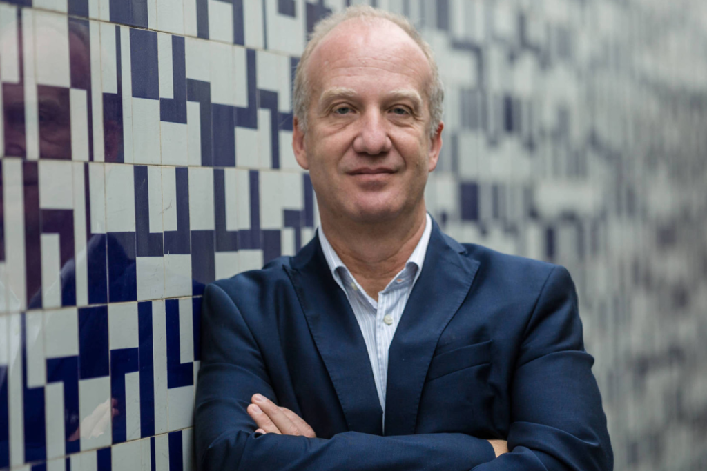 Marcelo Neri, Dir. FGV Social, sobre aumento da pobreza e Auxílio ...