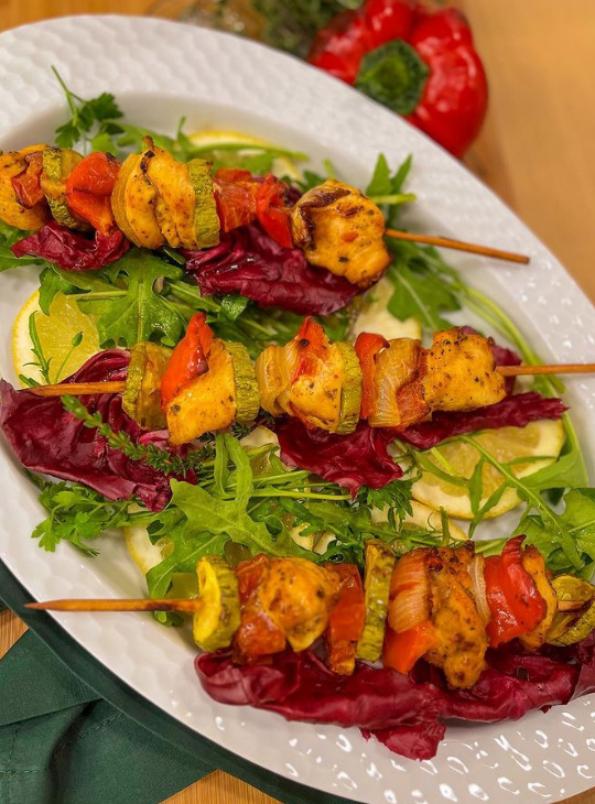 Espetinhos de frango com legumes - TV Gazeta - Você por perto. Tudo certo!