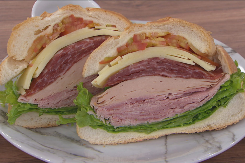 Receita original: aprenda a fazer o legítimo lanche do Mercadão - TV ...