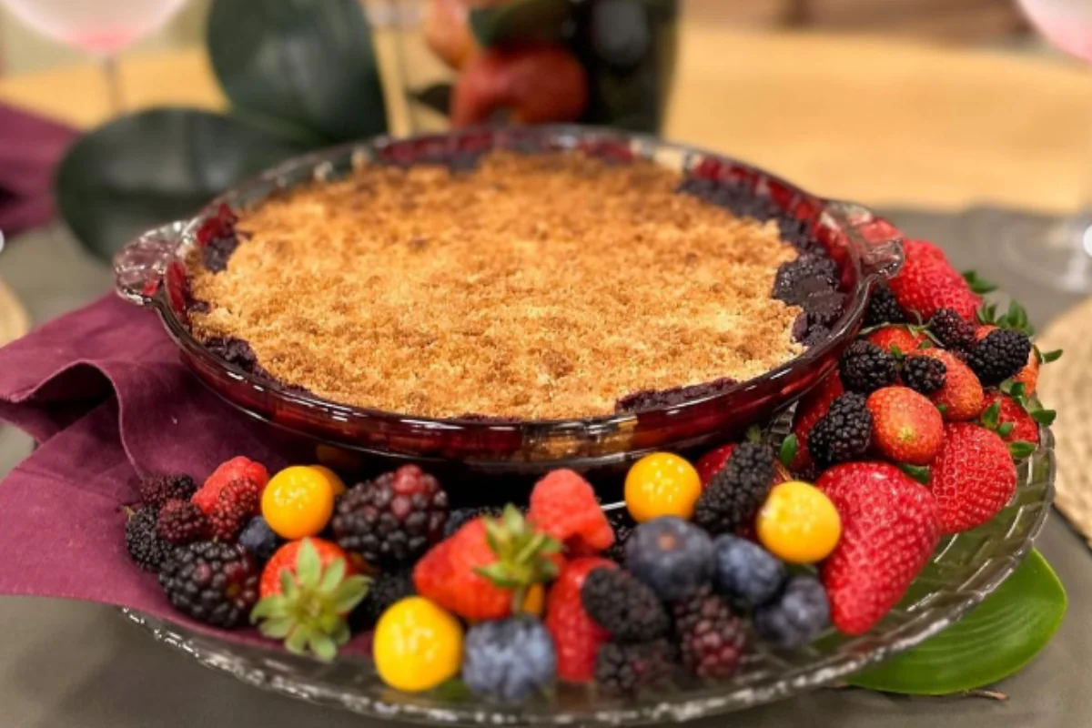Receita de um delicioso crumble de frutas vermelhas - TV Gazeta - Seu ...