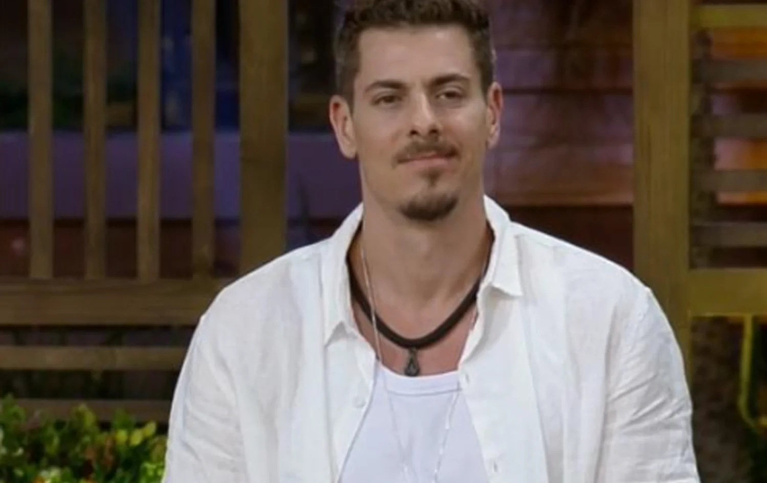 Ator Sacha Bali é o “salvo” da primeira Roça - TV Gazeta - Você por ...