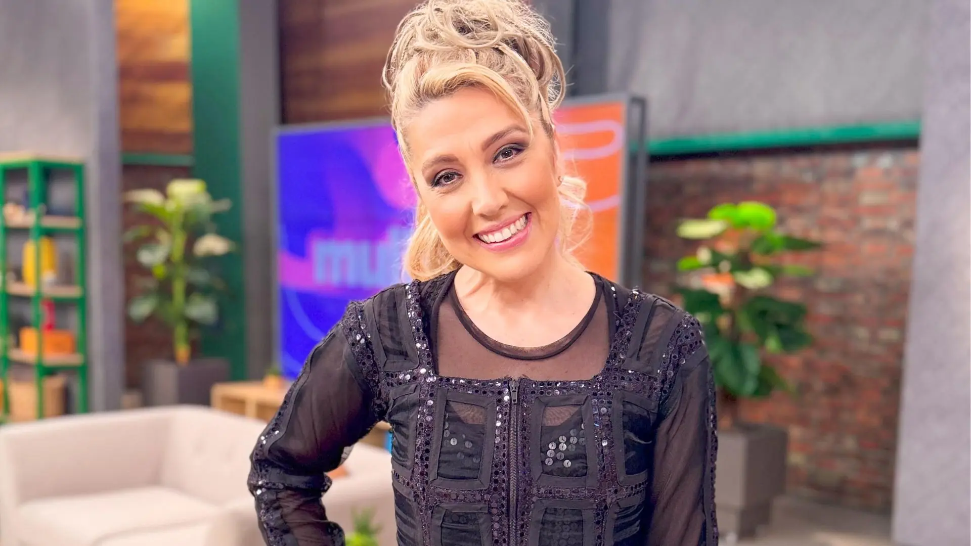 ‘Mulheres’ recebe a cantora e apresentadora Mariane Dombrova - TV ...